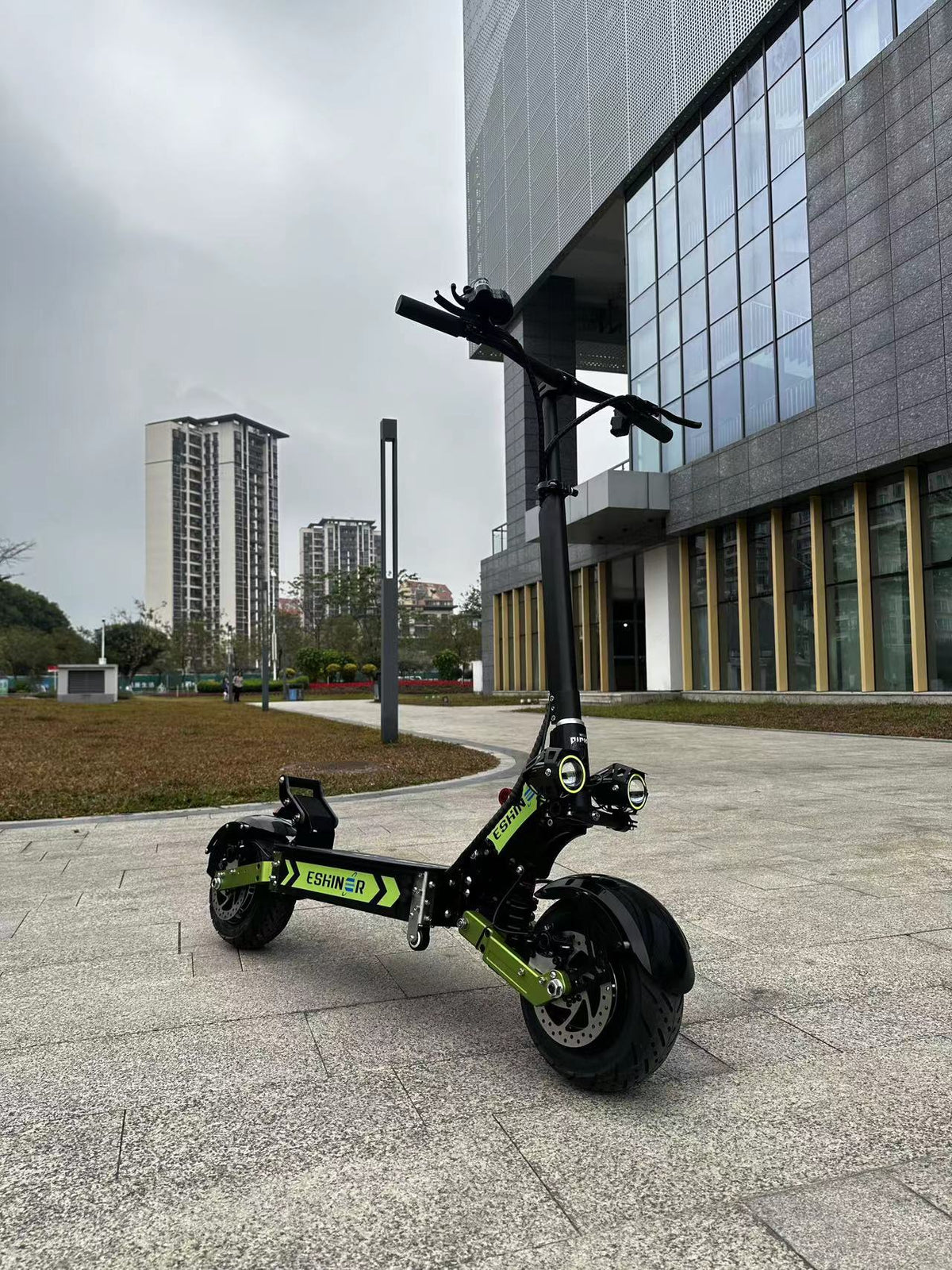 60V 6000W Dual Drive 80Km/H Fast E Scooters 50Mph 11Inch High Speed