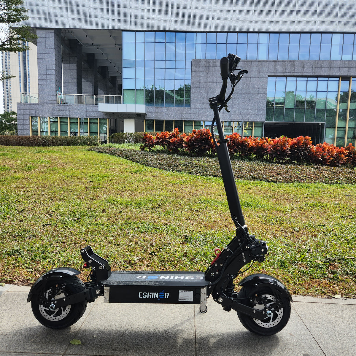 60V 6000W Dual Drive 80Km/H Fast E Scooters 50Mph 11Inch High Speed