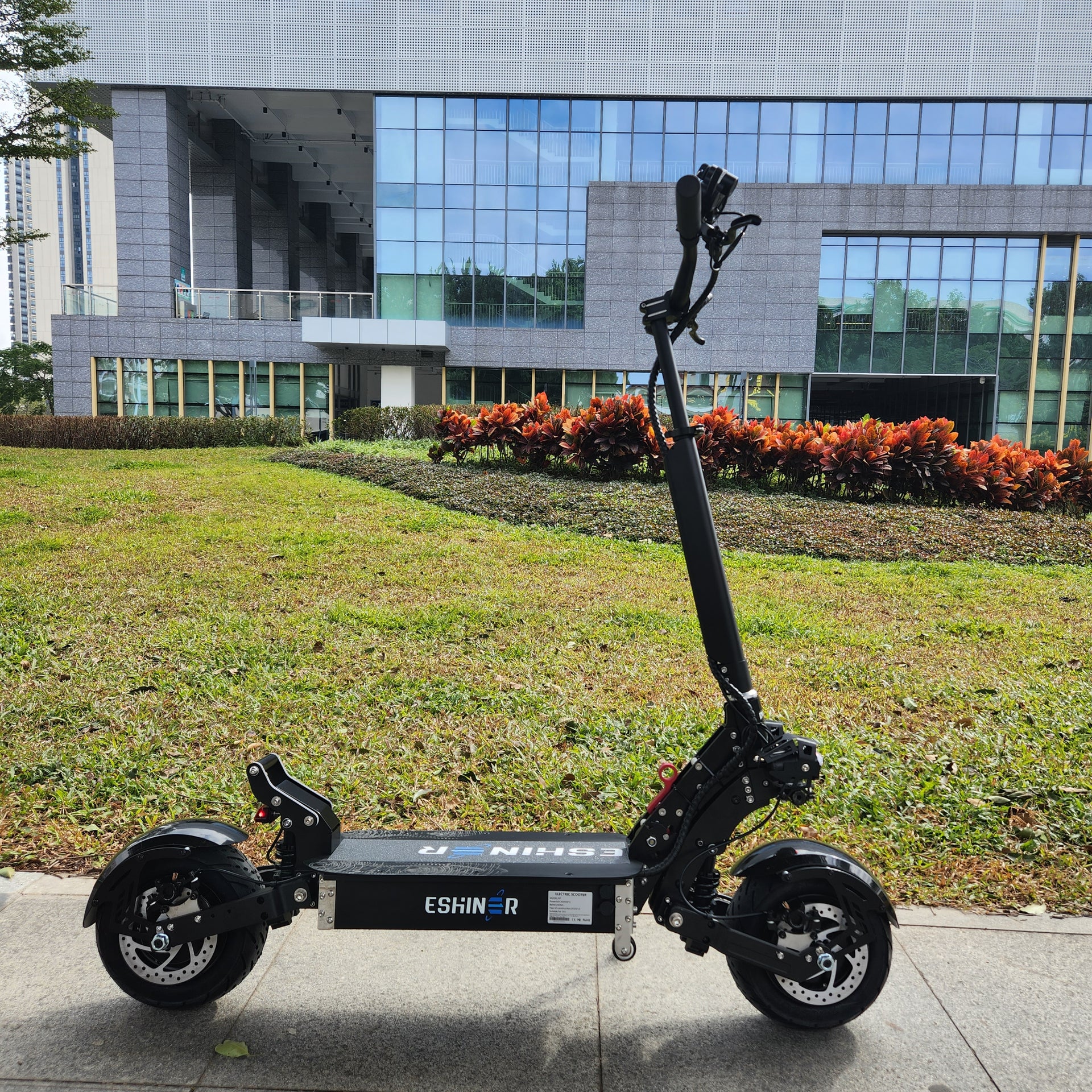 60V 6000W Dual Drive 80Km/H Fast E Scooters 50Mph 11Inch High Speed
